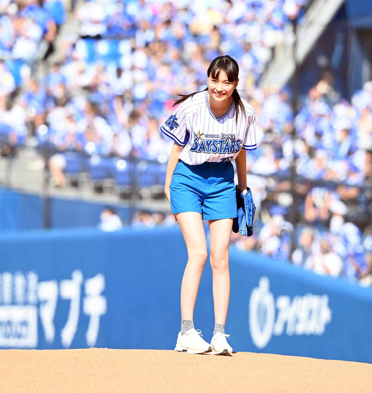 【DeNA】茅島みずきが始球式「無事ノーバウンドで投げることができて、ホッとしています」 - プロ野球写真ニュース : 日刊スポーツ