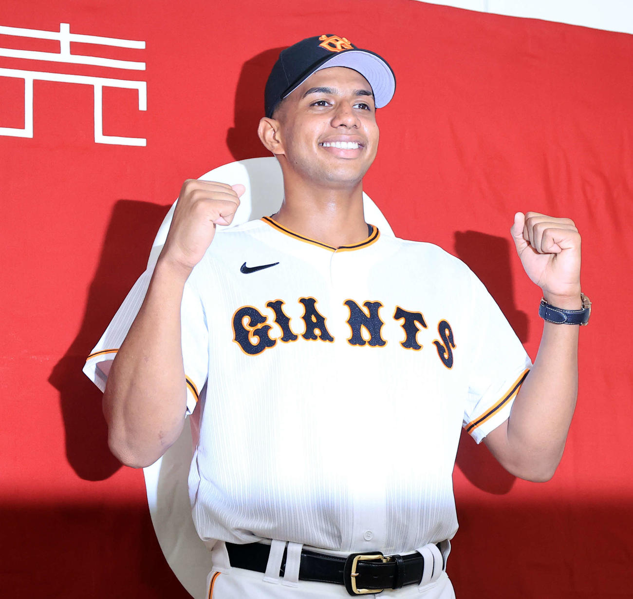 【巨人】育成選手契約のユーリー・ラモスが入団会見「クローザーとして貢献したい」 - プロ野球写真ニュース : 日刊スポーツ