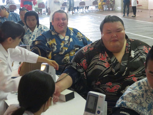 Aurora breaks the record and Aki weigh-in - Ozumo Discussions - Sumo Forum