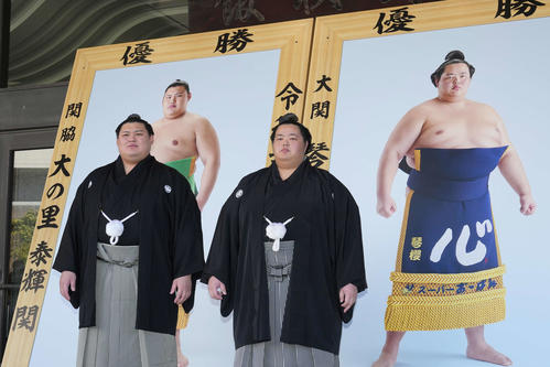 大関・大の里が大銀杏姿を初披露「やっとできたかな」初場所初日前日、優勝額贈呈式に出席 - 大相撲 : 日刊スポーツ