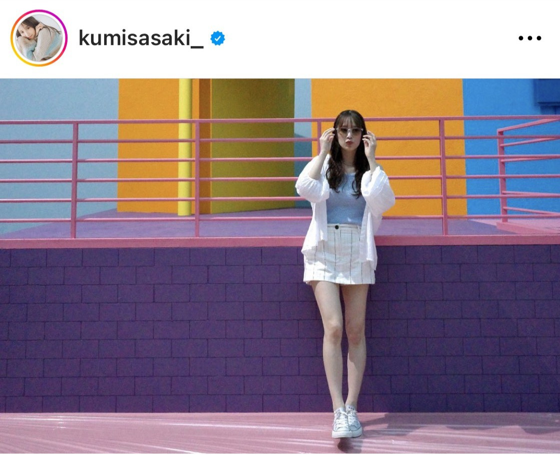 日向坂46キャプテン佐々木久美が美脚あらわなミニスカショット公開 新曲リリースを伝える - 坂道写真ニュース : 日刊スポーツ