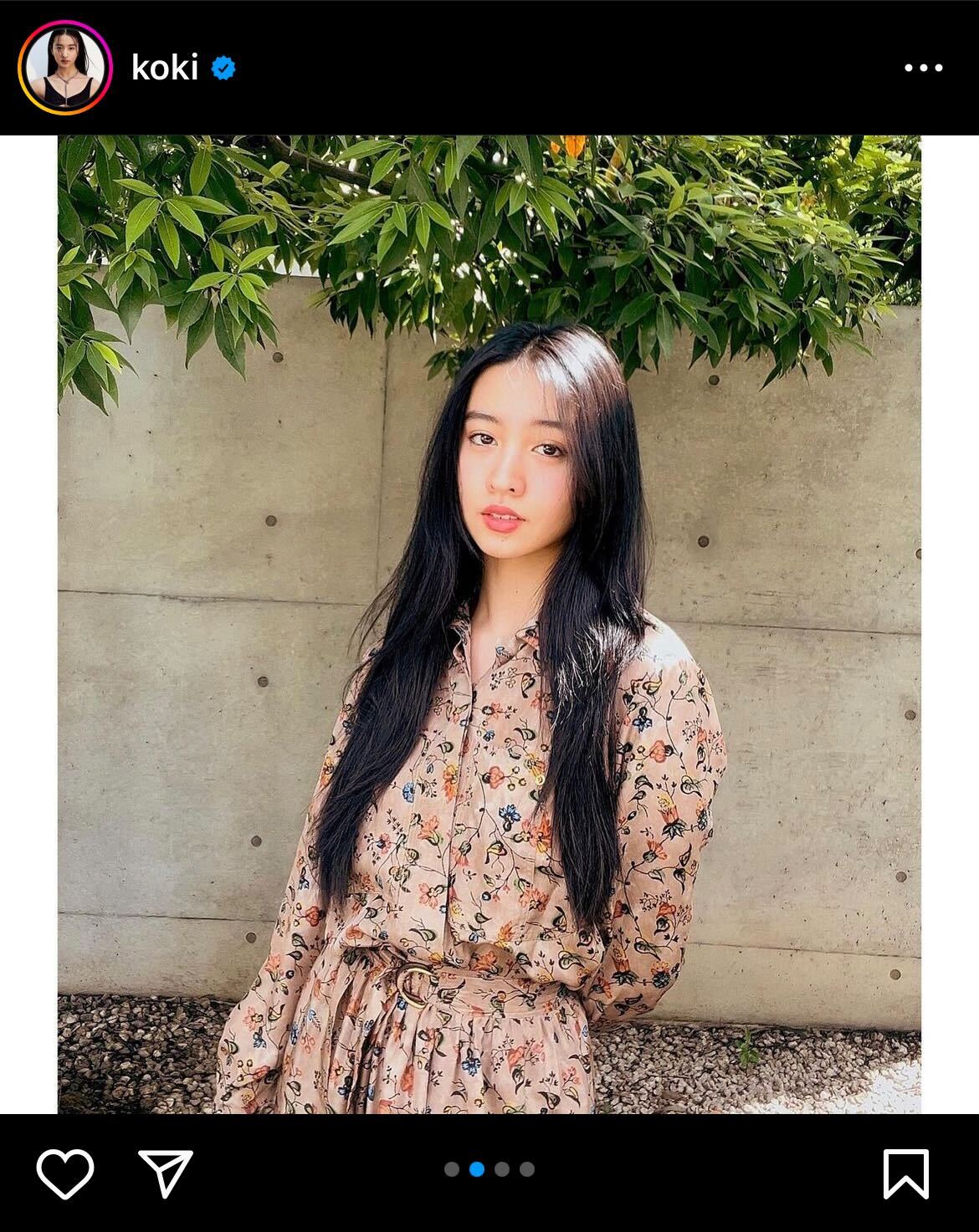 Koki，あざやかな花柄コーデ披露「一目惚れしたお洋服」 愛犬抱いて笑顔のショットも - 芸能写真ニュース : 日刊スポーツ
