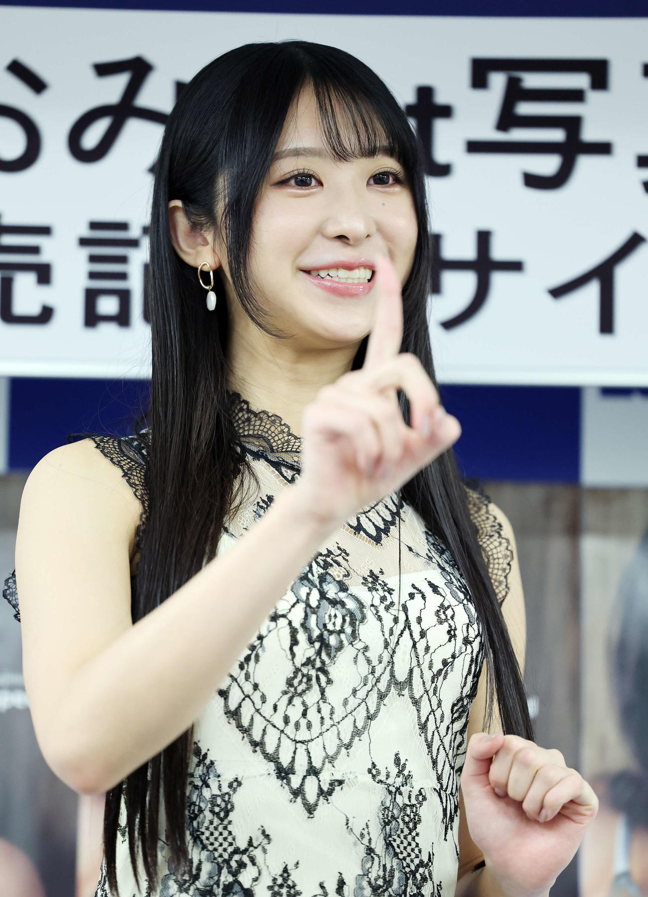 “令和の愛人”真島なおみファースト写真集「Swamped」発売「次は世界に羽ばたきたい」 - 芸能写真ニュース : 日刊スポーツ