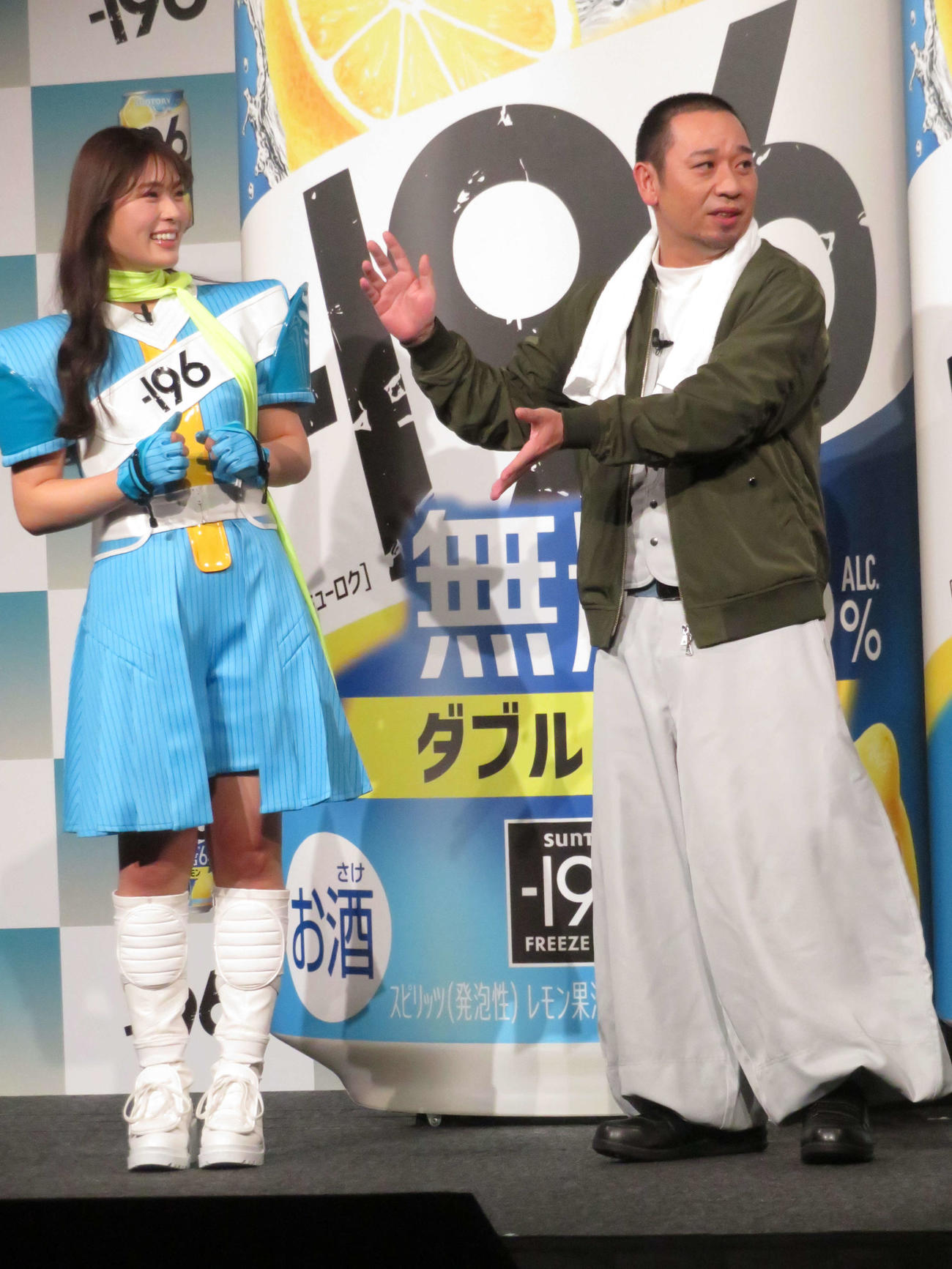 渋谷凪咲、初の飲料CM「1時間ワイヤにつるされてました」千鳥2人救うヒロインに - 芸能写真ニュース : 日刊スポーツ