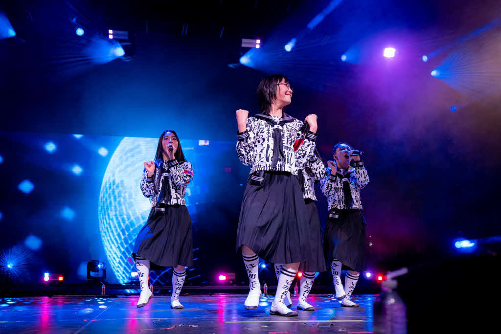 新しい学校のリーダーズが2週連続「コーチェラ」GOBI STAGE 大トリ飾り観客とハグも - 音楽写真ニュース : 日刊スポーツ