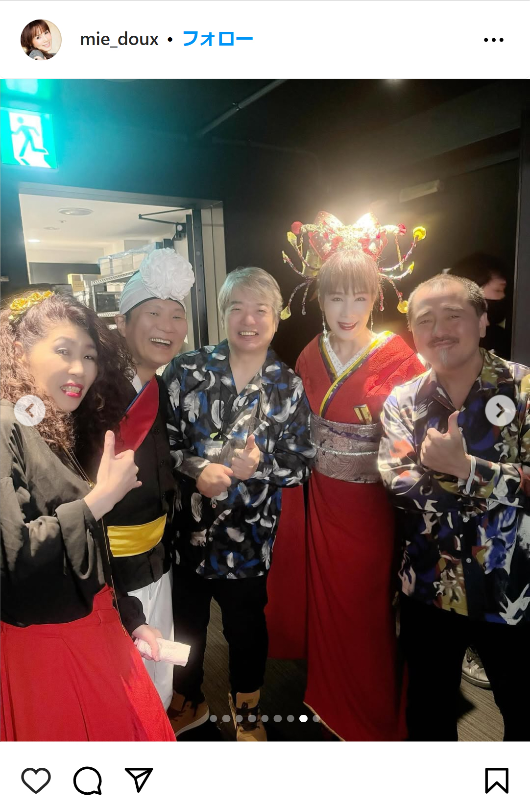 未唯mie「Pink Lady Night」桂由美さんの赤い着物姿でバンドメンバーらと撮影 - 芸能写真ニュース : 日刊スポーツ