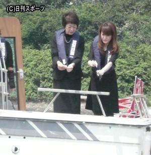 【芸能】梨元勝さんの遺骨を東京湾の船上から海に散骨/裏芸能ちゃんねる